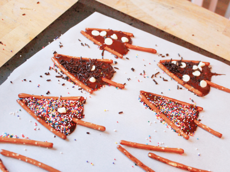 How to Make Chocolate Pretzel Trees - A Festive Holiday Treat!
