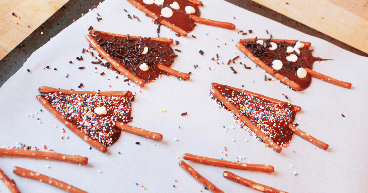 How to Make Chocolate Pretzel Trees - A Festive Holiday Treat!