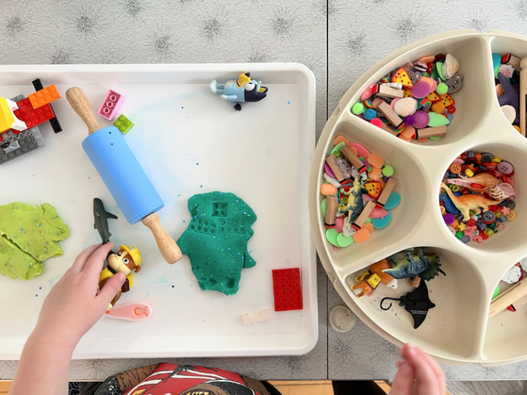 How to Set Up a Playdough Play Tray