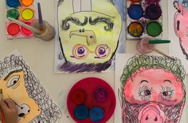 How to Play a Fun Family Drawing Game!