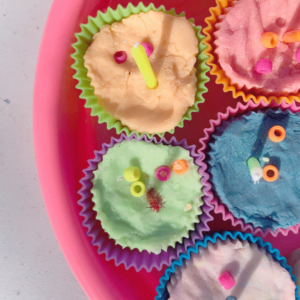 How to Set Up a Playdough Play Tray