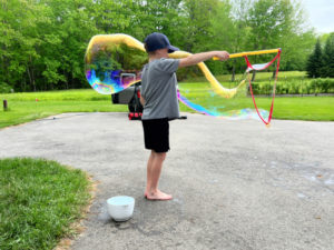 How to Make Homemade Bubbles