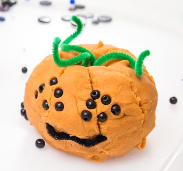 10 Easy Halloween Crafts for Toddlers