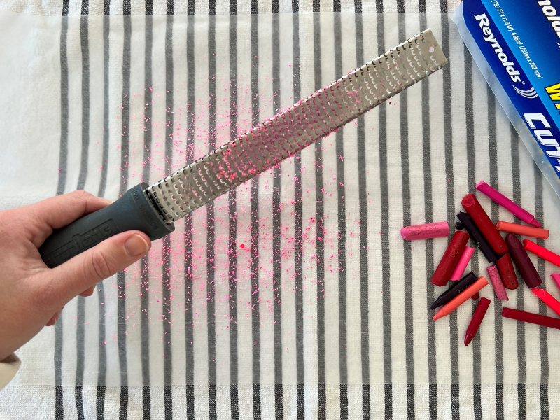 DIY Valentine Decorations: Melted Crayon Heartstrings