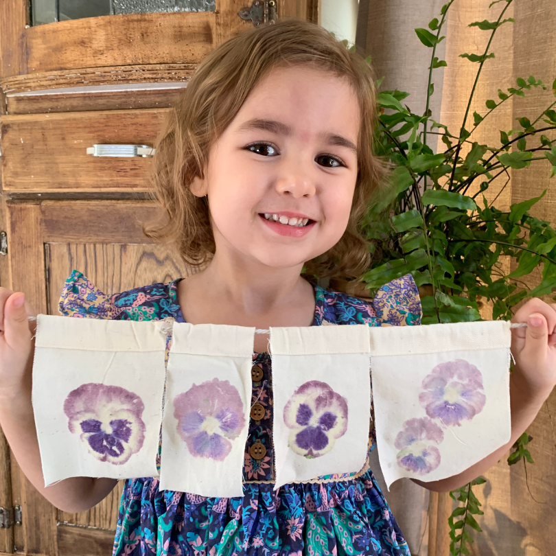 How to Make Flower Flags With Flower Pounding