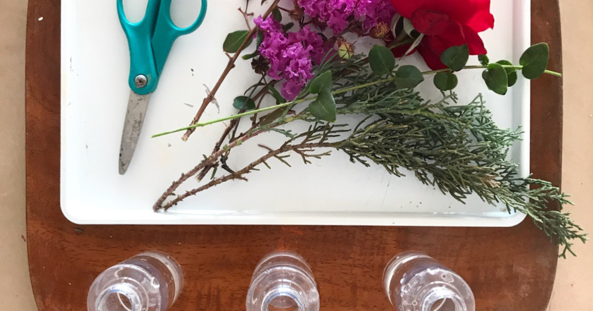 How to Set Up an Invitation to Create Using Flowers