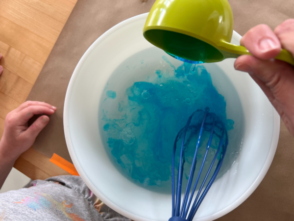 How to Make Homemade Super Bubbles - The Artful Parent