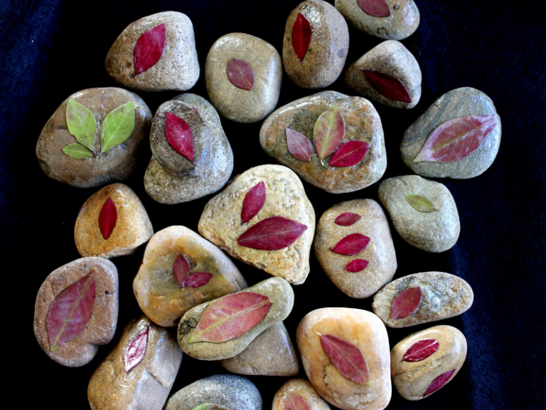 10 Fun Crafts with Leaves for Autumn