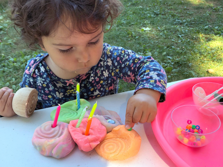 How to Set Up a Dramatic Play Bakery with Playdough