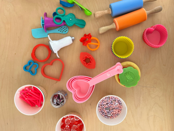 How to Set Up a Dramatic Play Bakery with Playdough