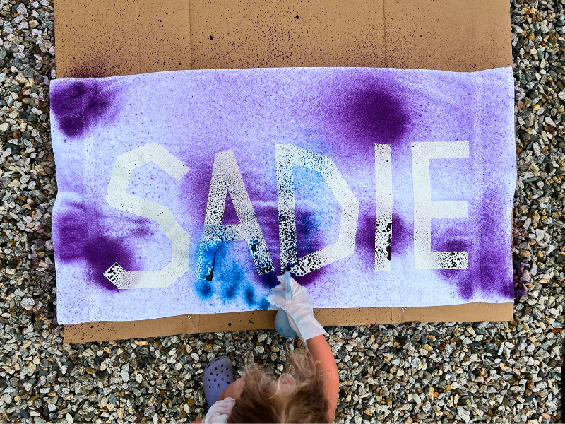 How to Spray Dye Towels for Summer - The Artful Parent