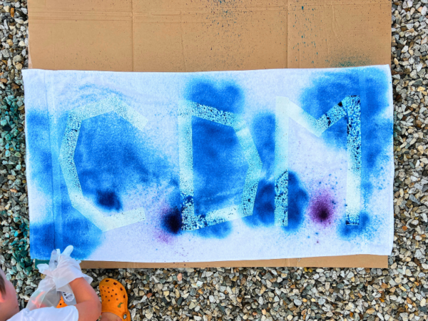 How to Spray Dye Towels for Summer - The Artful Parent