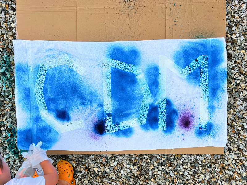 How to Spray Dye Towels for Summer - The Artful Parent